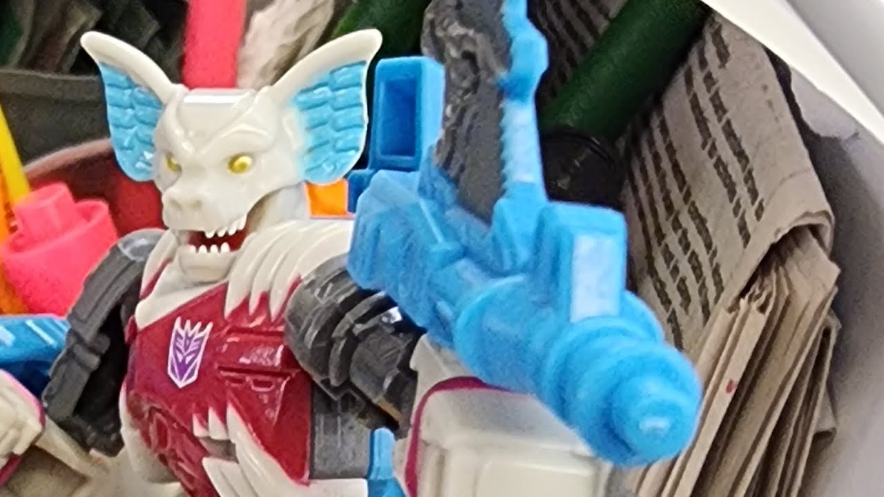 NANANANA BAT JET!!! TRANSFORMERS LEGACY CORE CLASS BOMB BURST REVIEW ...