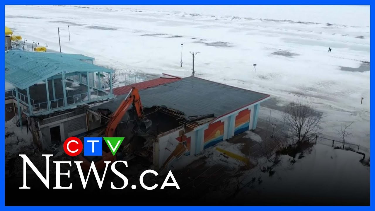 Demolition gets underway at Beach Area One in Wasaga Beach - YouTube