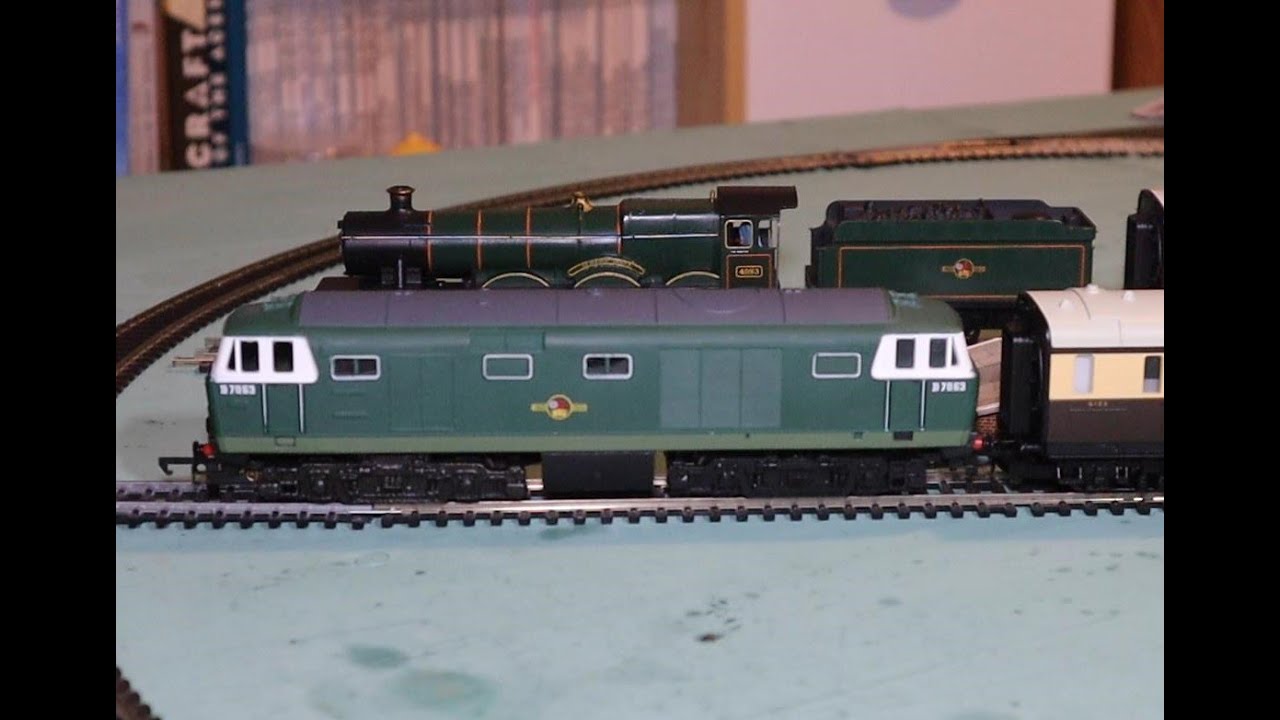 Hornby Albert Hall and Class 35 Hymek from 1977 Catalogue. - YouTube