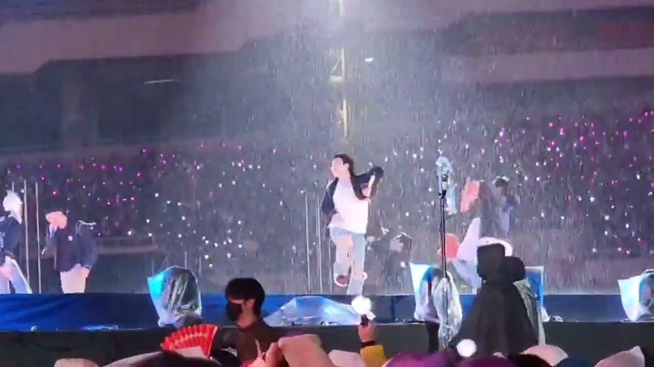 BTS Concert during Rain 🌧🌧 - YouTube