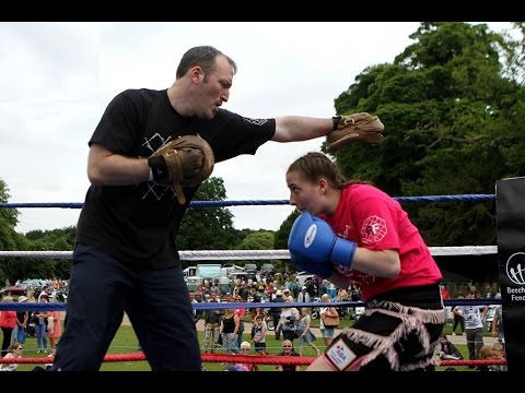Laura 'Cyclone' Kelly ; Public Workout - YouTube