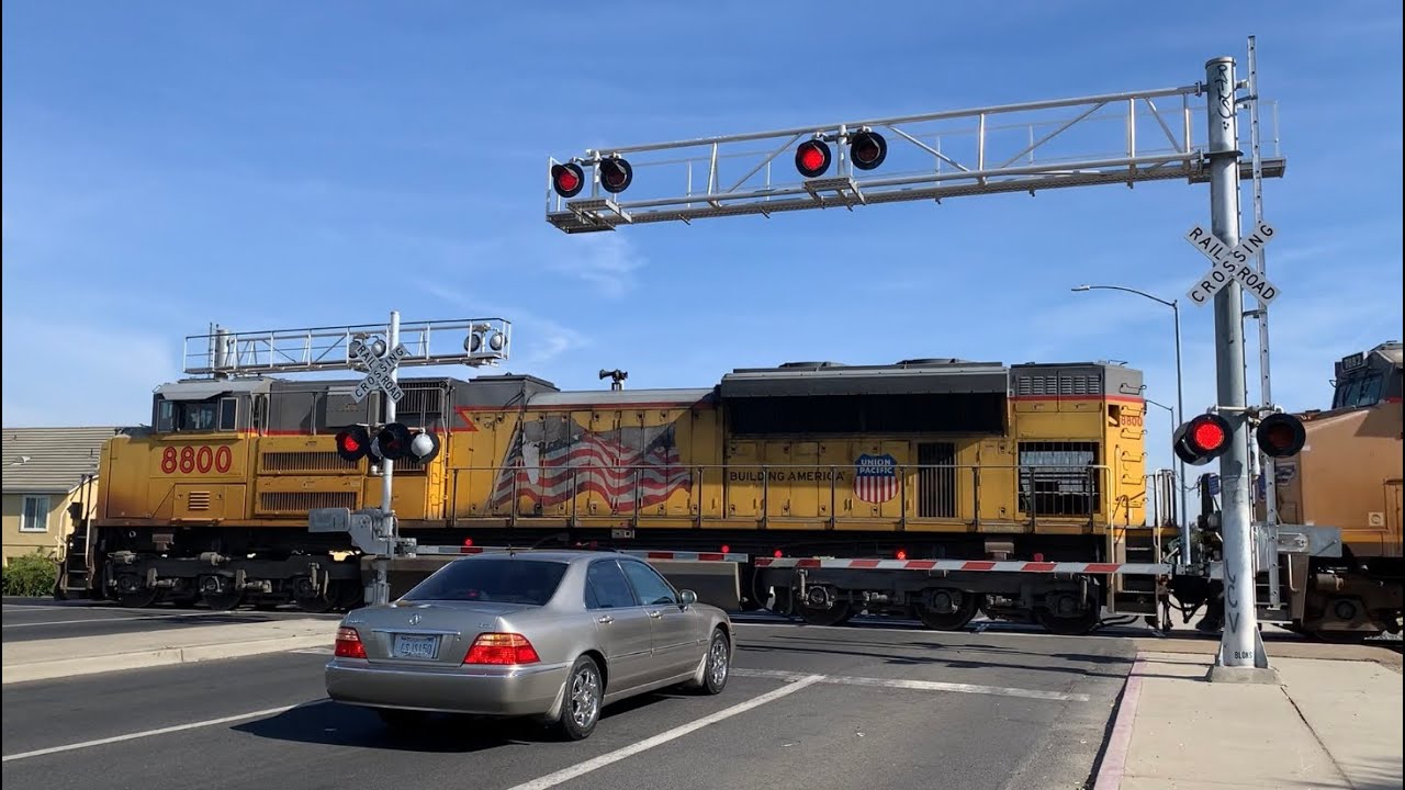 UP 8800 Z-Train Intermodal North - E. Swain Road Railroad Crossing, Stockton CA - YouTube