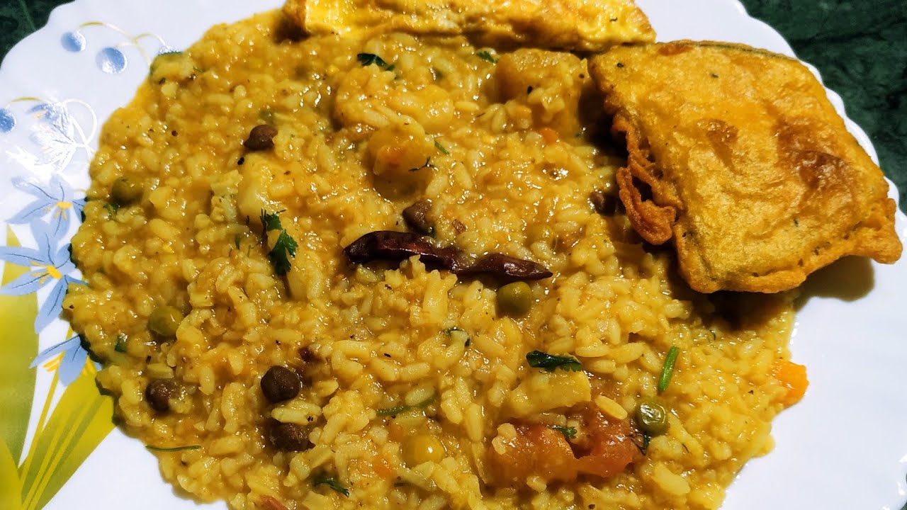 Hochpoch // সবজি দিয়ে মুগ ডালের খিচুড়ি // Vegetable khichuri recipe ...