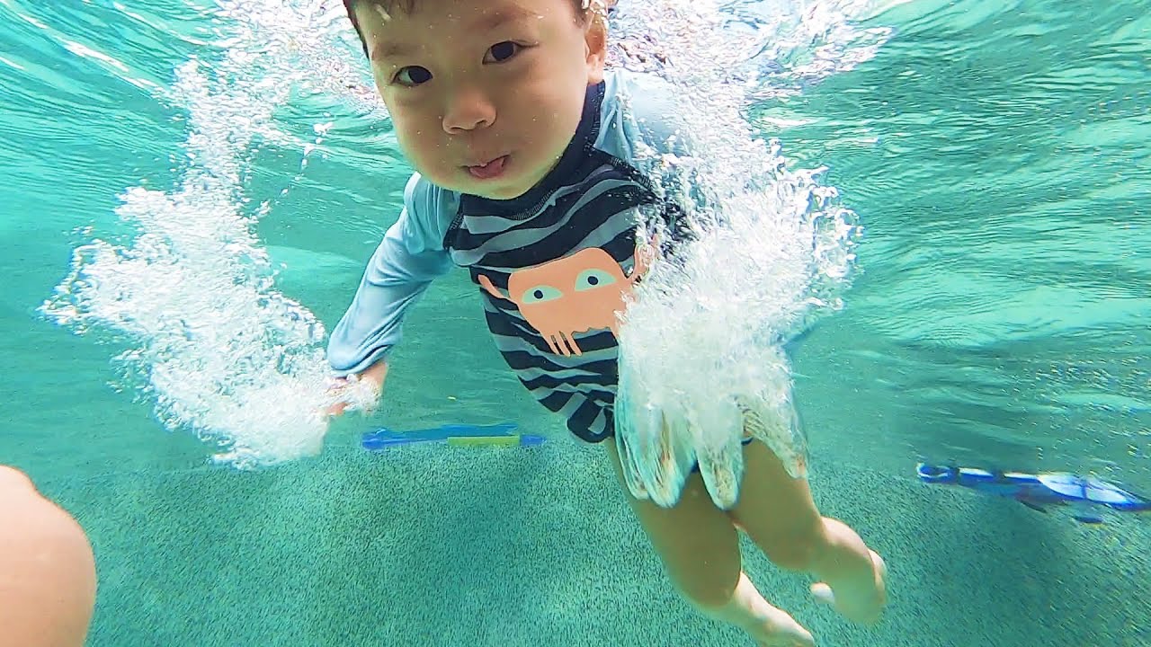 Benson has learnt to swim without his floatie! - YouTube