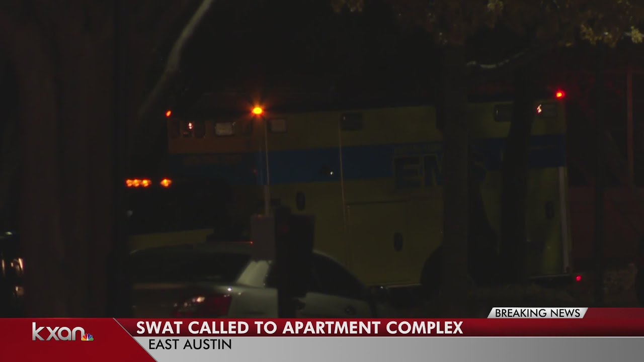 Austin police SWAT team responds to east Austin apartment complex - YouTube