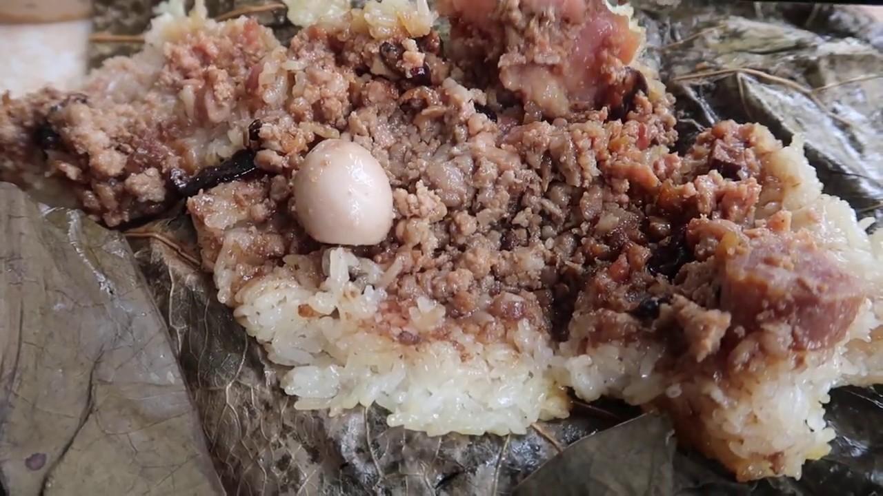 Lo Mai Kai Dim Sum Sticky Rice with Assorted meat in Lotus Leave Warp ...