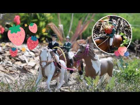 The Girls Go Berry Picking! |Schleich Movie| - YouTube