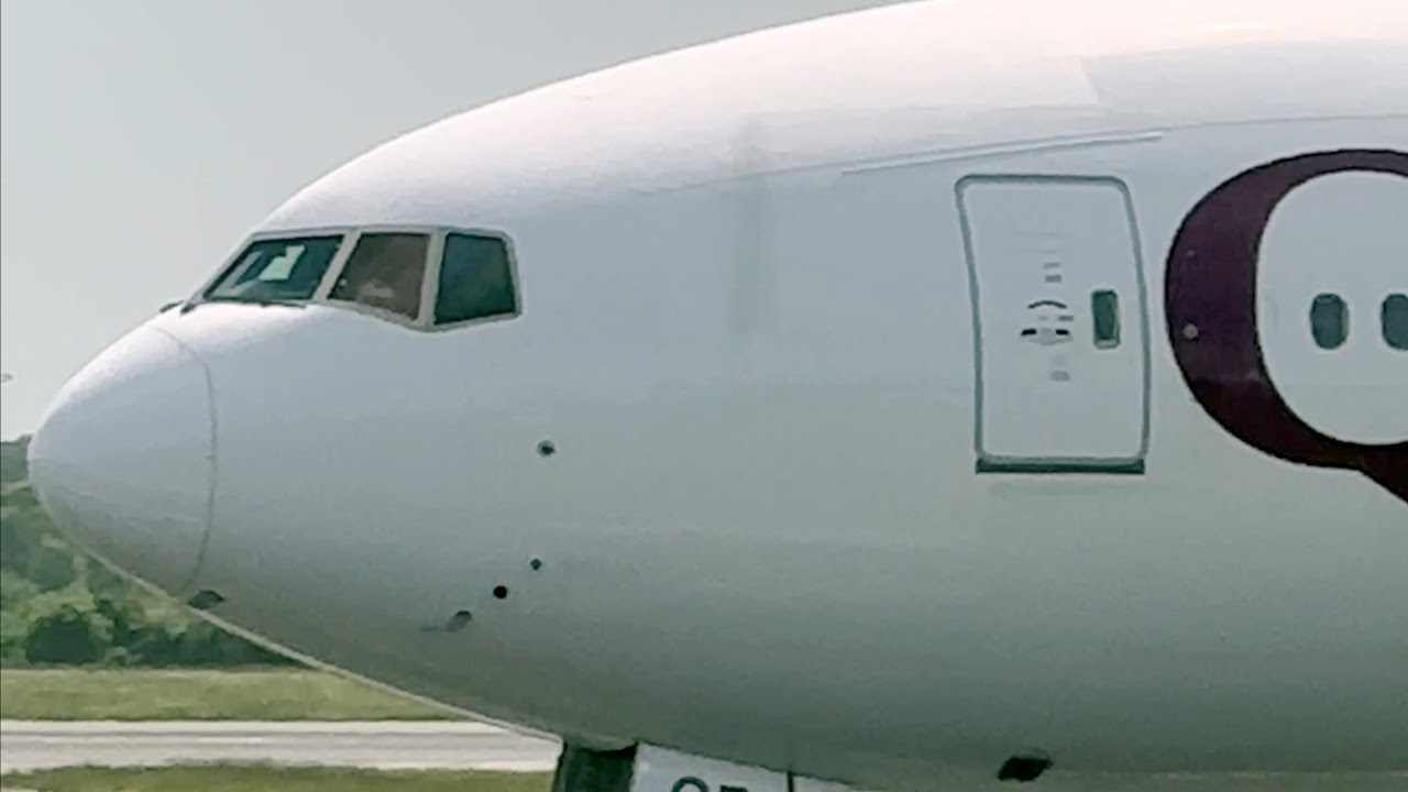 Extreme Close Up Qatar Boeing 777-300 ER | 4K | 19 Close Up Catches ...