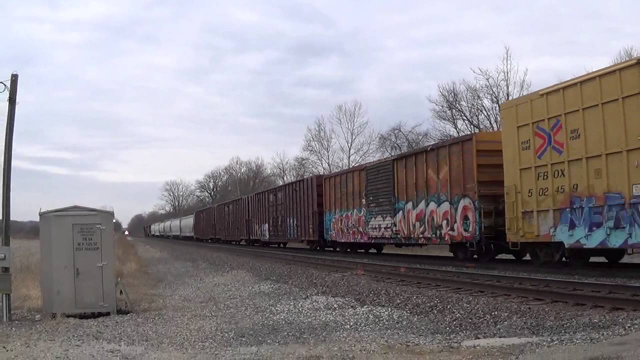 CSX 9048 Meets UP 8051 near Chillicothe, IL 3/24/15 - YouTube