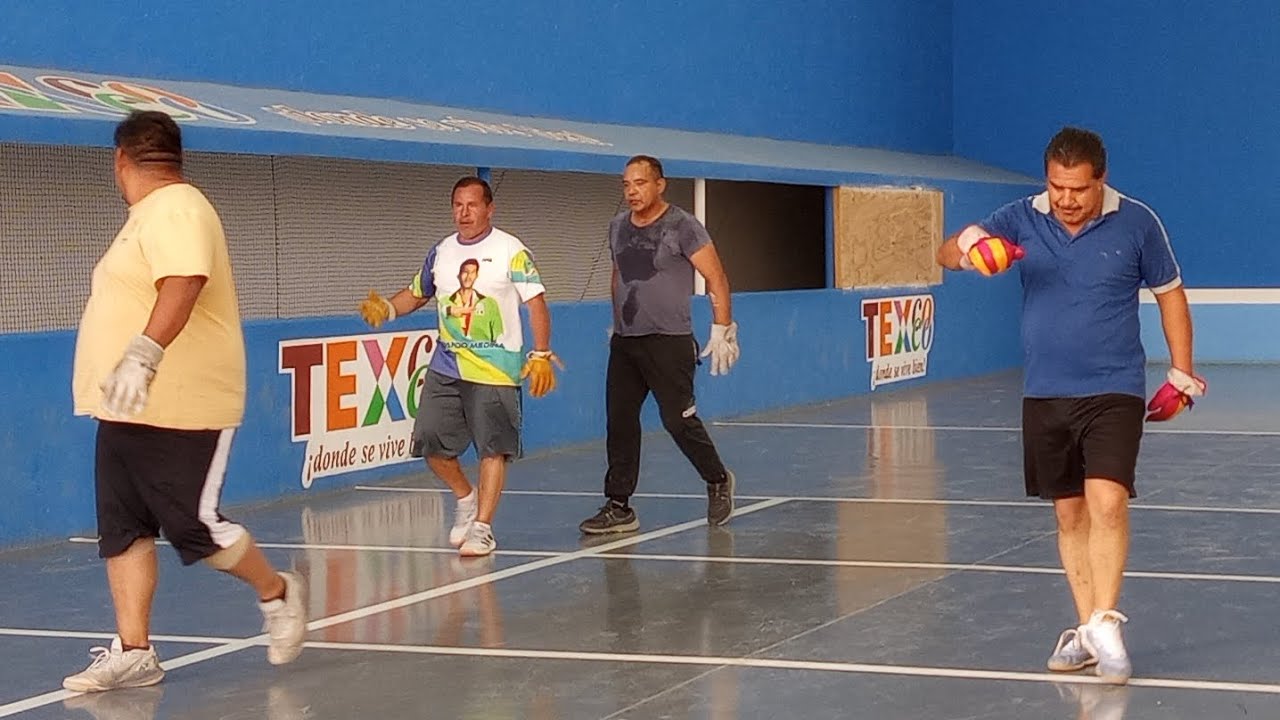 Mono blanco y chulo vs Varela y Victor - YouTube