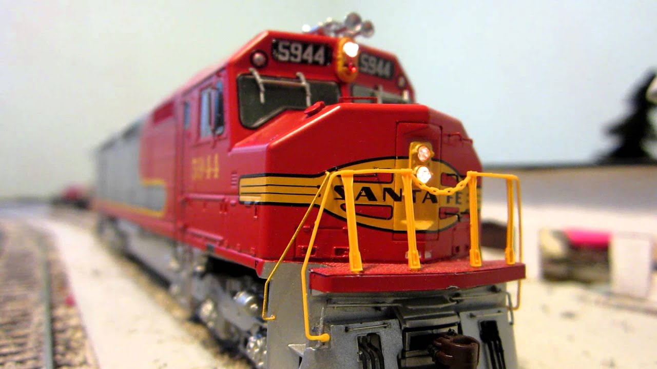 ho scale santa fe fp45 - YouTube