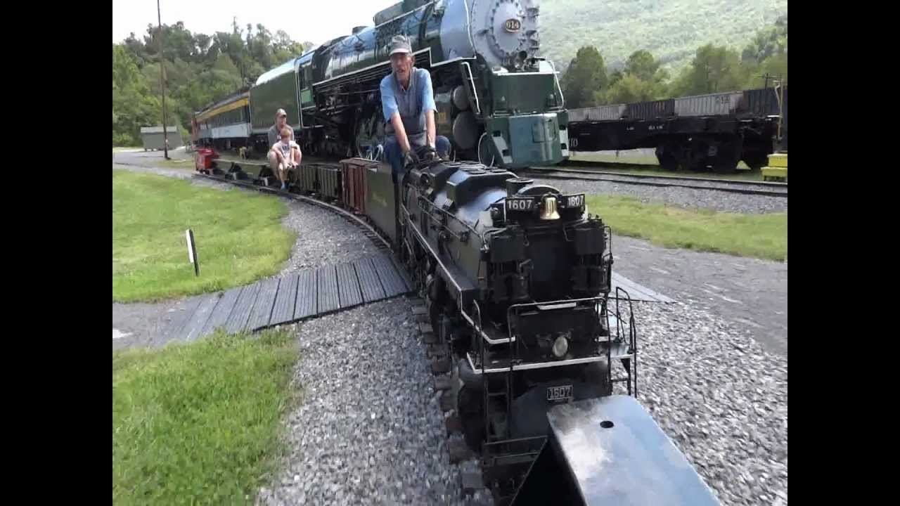C&O H8 #1607 In Mid-Train Pusher Service - September, 2011 - YouTube