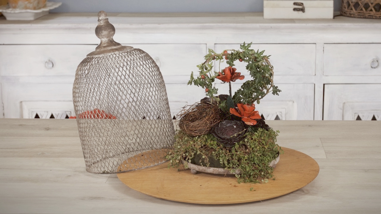 Valentines Day Floristry Design: Roses, Ivy and Baby Tears in a Wired ...
