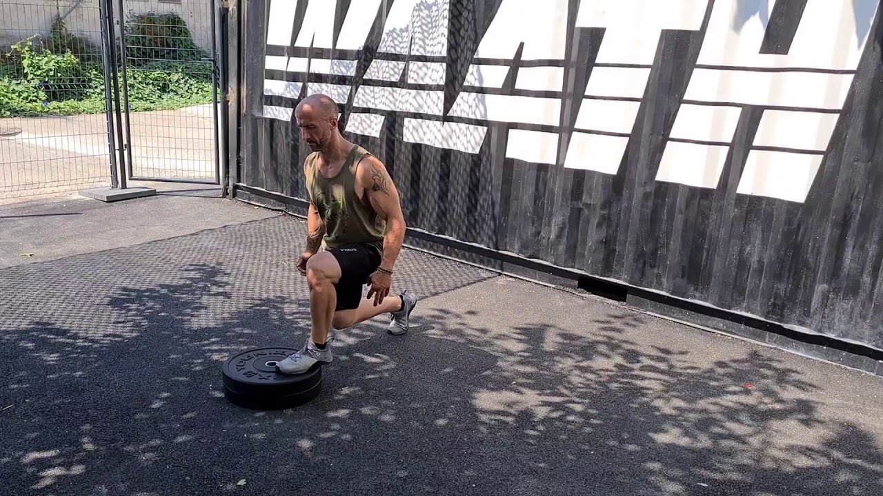 Alternating Jump Lunge on Box - YouTube