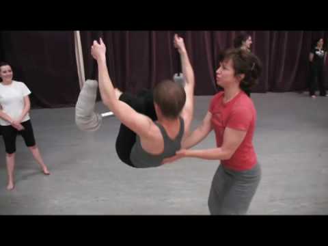 Low flying trapeze class - YouTube