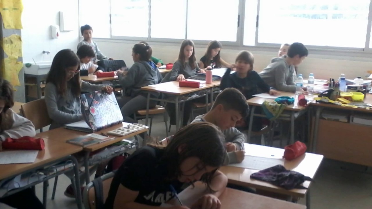 The Present Continuous tense with Mr.Bean - YouTube