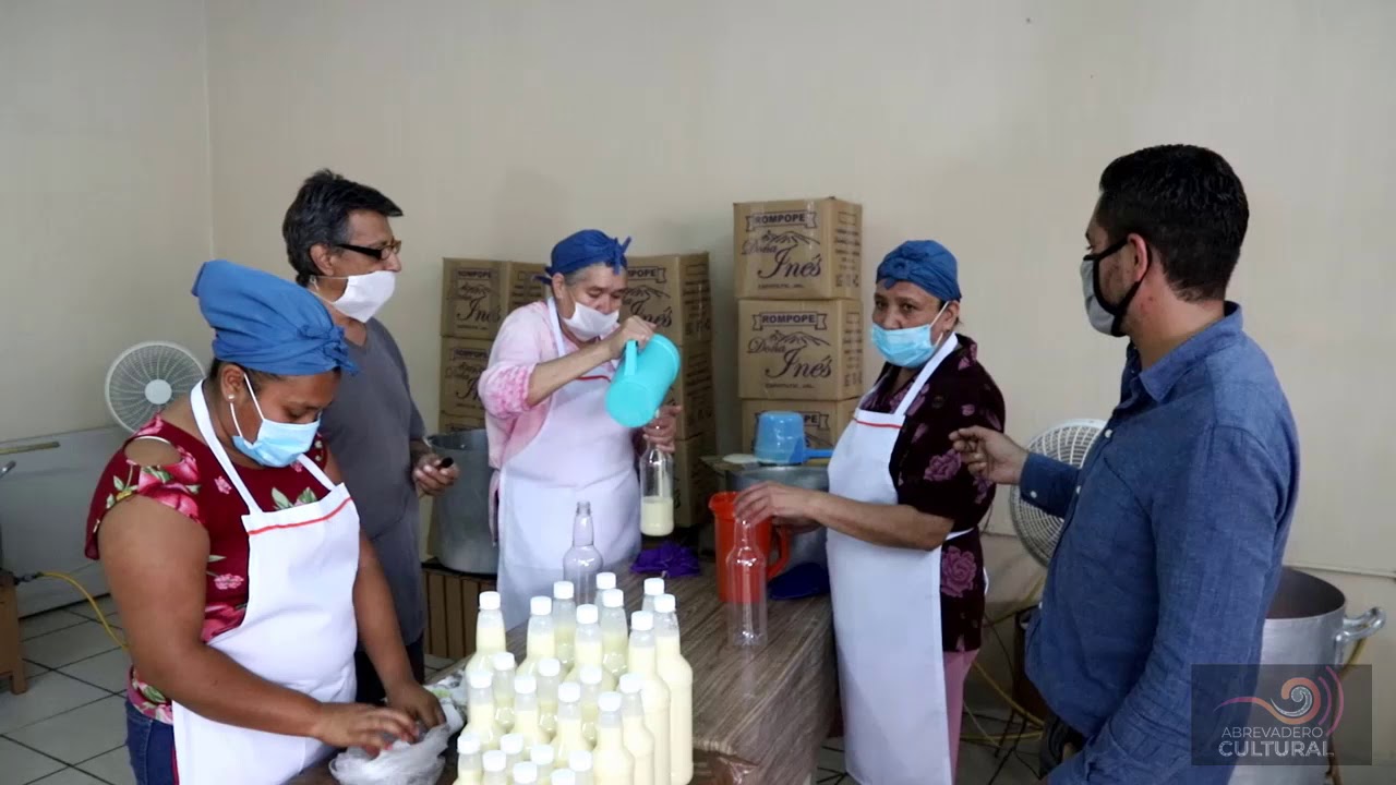 Rompope Doña Inés, Zapotiltic Jalisco. - YouTube