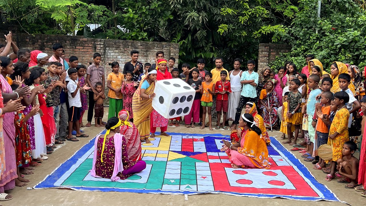 নতুন গ্রামের মেয়েরা মানুষ দিয়ে আজব লুডু খেলার চ্যালেঞ্জে কিভাবে ...