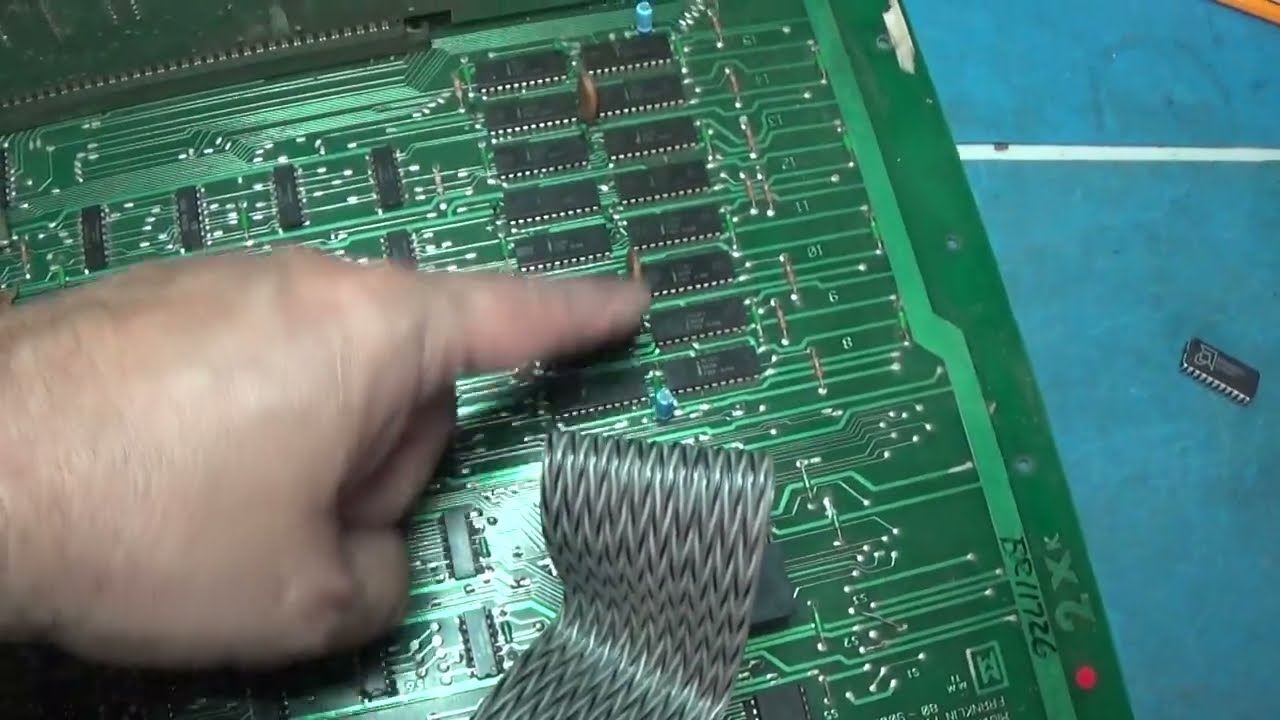 Bad Graphics - 1978 Midway "Space Invaders" PCB Repair - 8/12/22 - YouTube