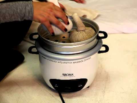 Heating Thai Herbal Compresses.MOV - YouTube