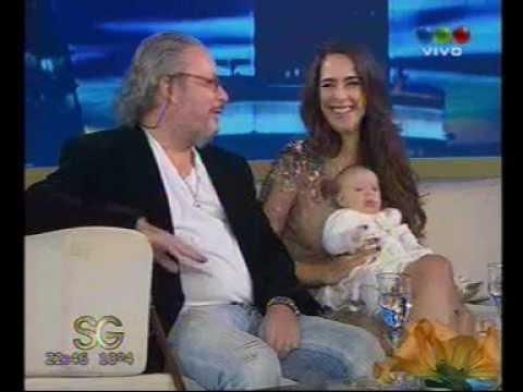 Matías Garfunkel y Victoria Vanucci en el living de Susana Giménez ...