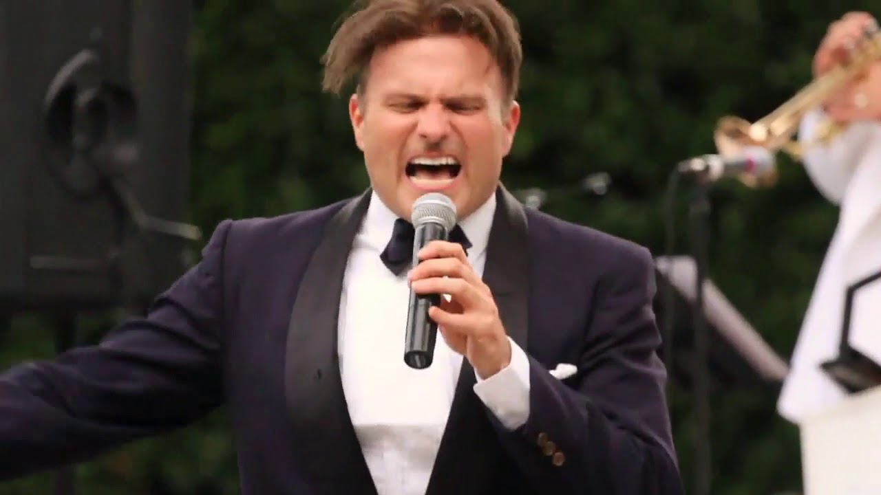 Peter Petty plays Mack the Knife! - YouTube