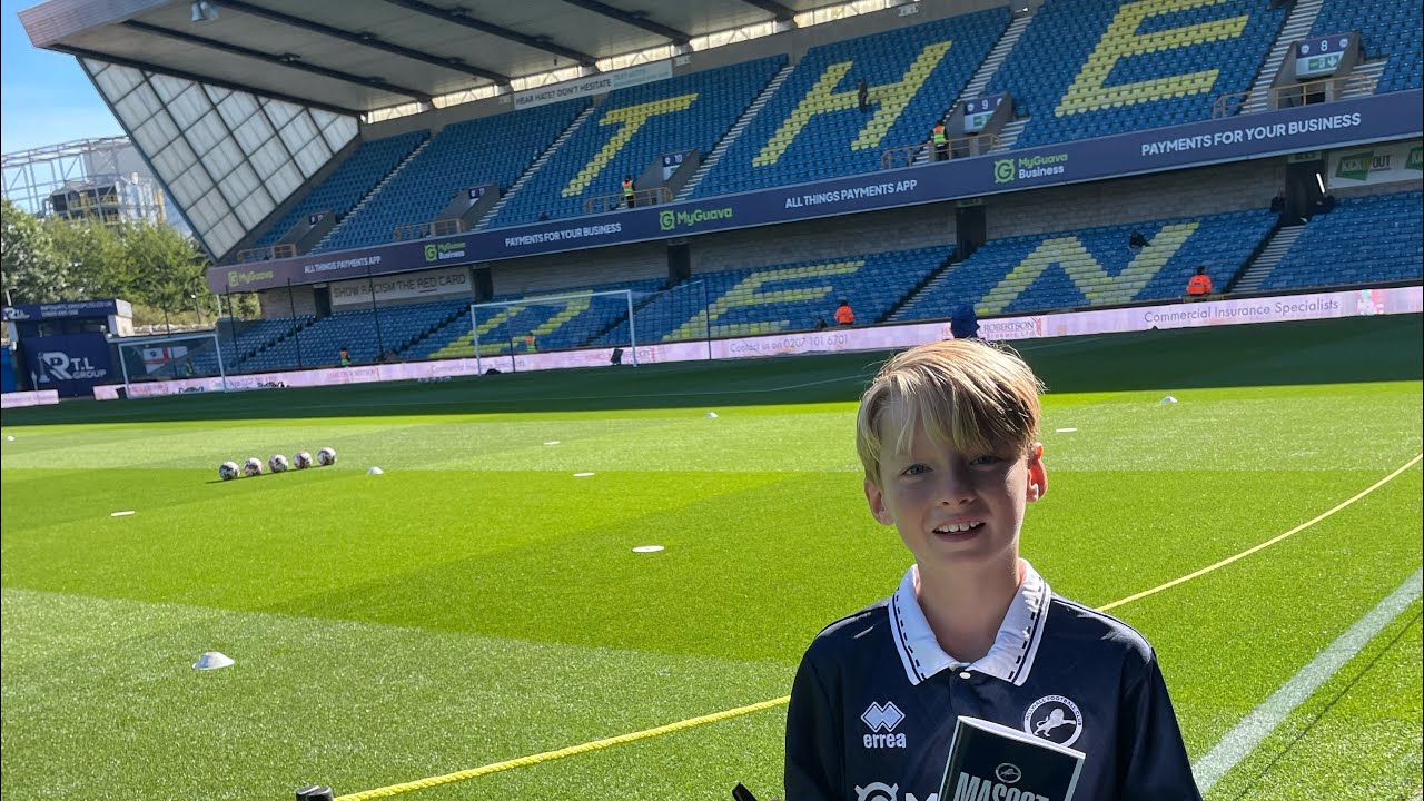 Millwall mascot day 🦁⚽️ - YouTube