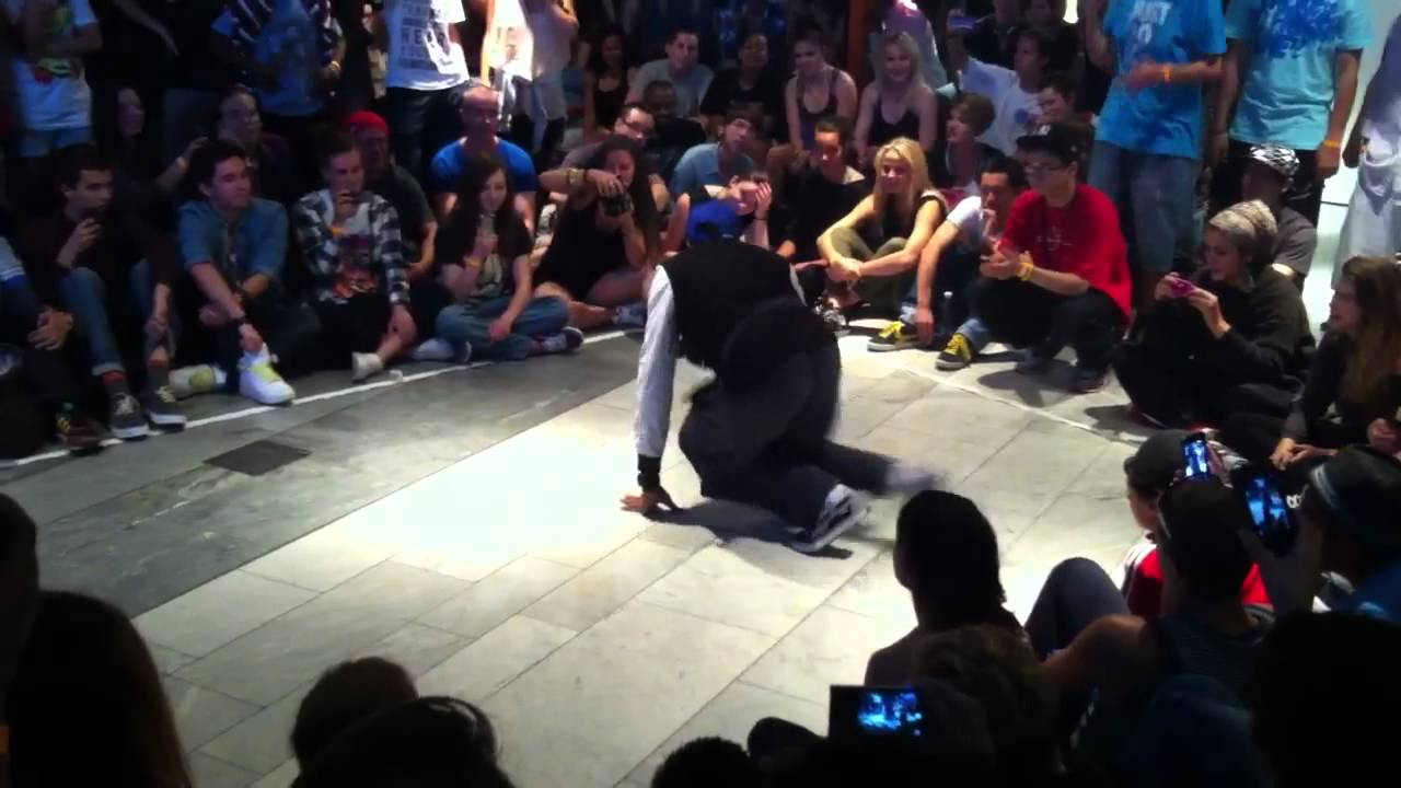 Slim boogie solo @ Popping Evolution - YouTube