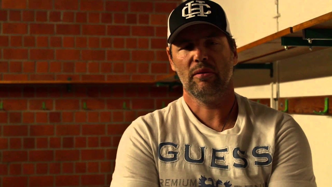 Interview mit Jan Benda | ECDC Memmingen Indians - YouTube