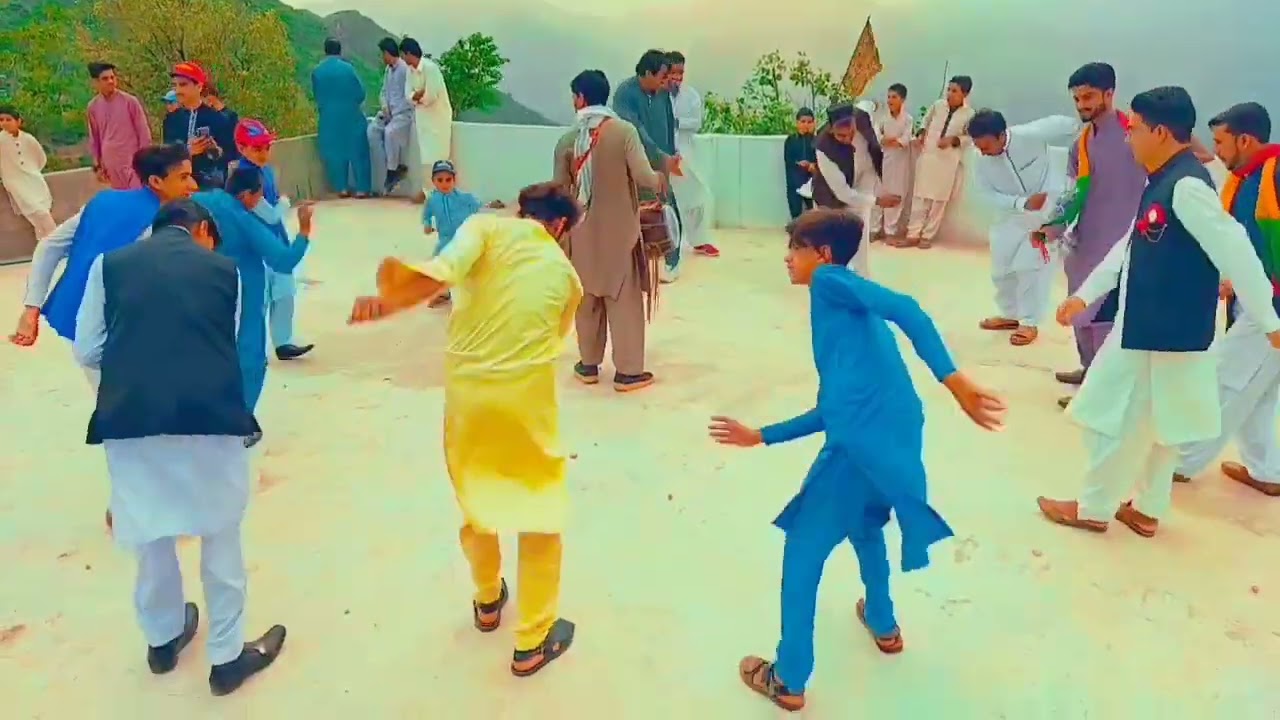 Hazara Traditional Kumar Dance #abbottabad #dance # - YouTube