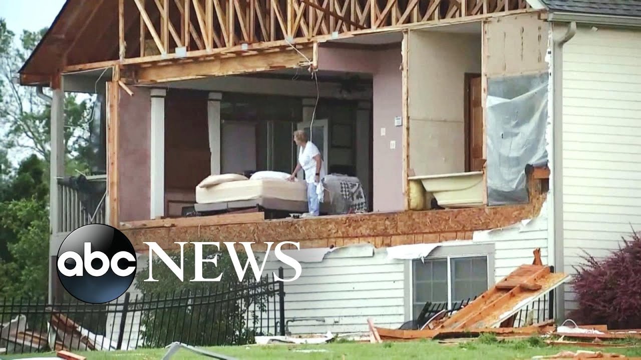 Kansas declares tornado emergency - YouTube