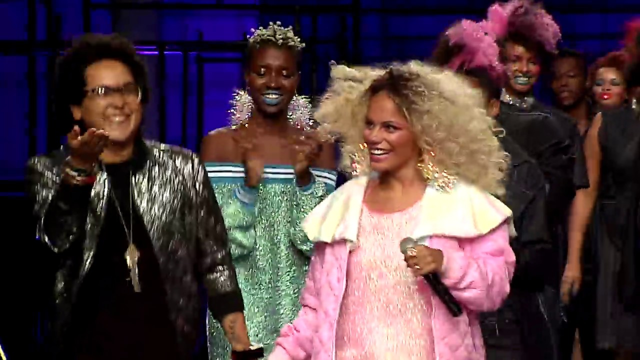 ISSAC SILVA COM MAGÁ MOURA | VERÃO 2018 | DESFILE COMPLETO - YouTube