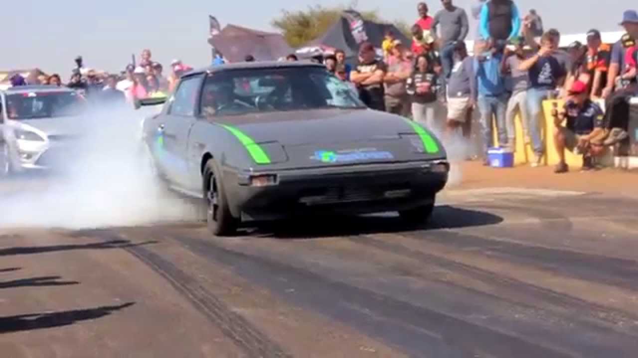 Michael Kaiser drag racing at Racesa 1km shootout - YouTube