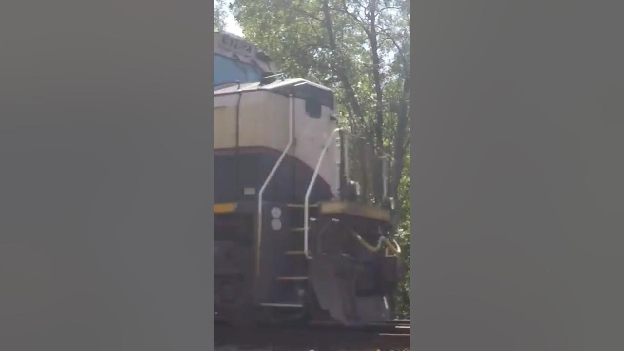 BNSF 9782 Executive Mac leads CSX K139 in Macedon NY - YouTube