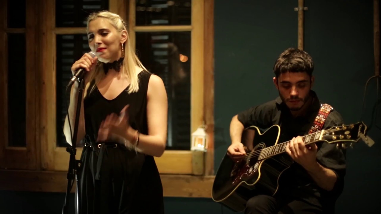 Acústico Sol Feige- Valerie - YouTube