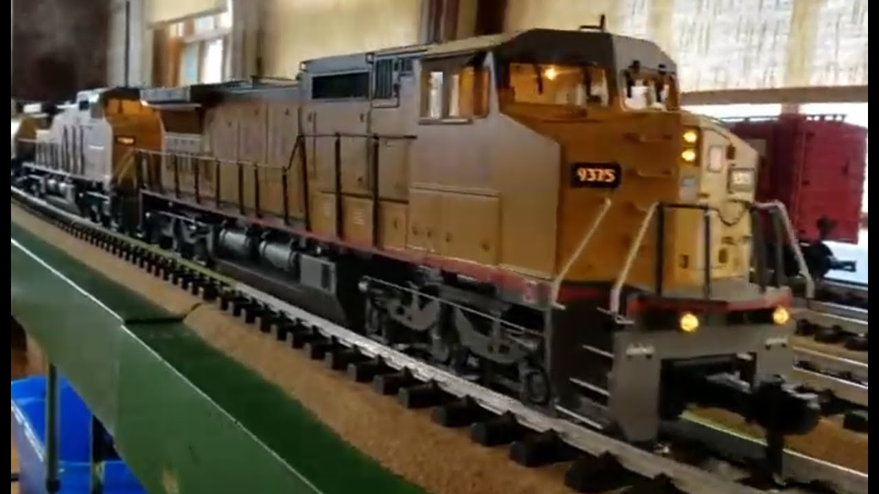 G Scale Dash 8 Union Pacific MTH locomotive - YouTube