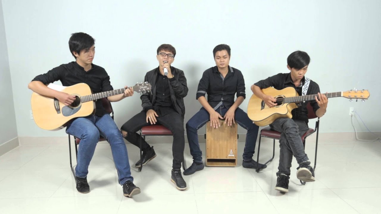 Acoustic Arena : F.F Band / Cover Dưới Những Cơn Mưa - Mr Siro - YouTube