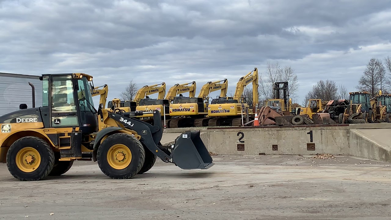 John Deere 344J - YouTube