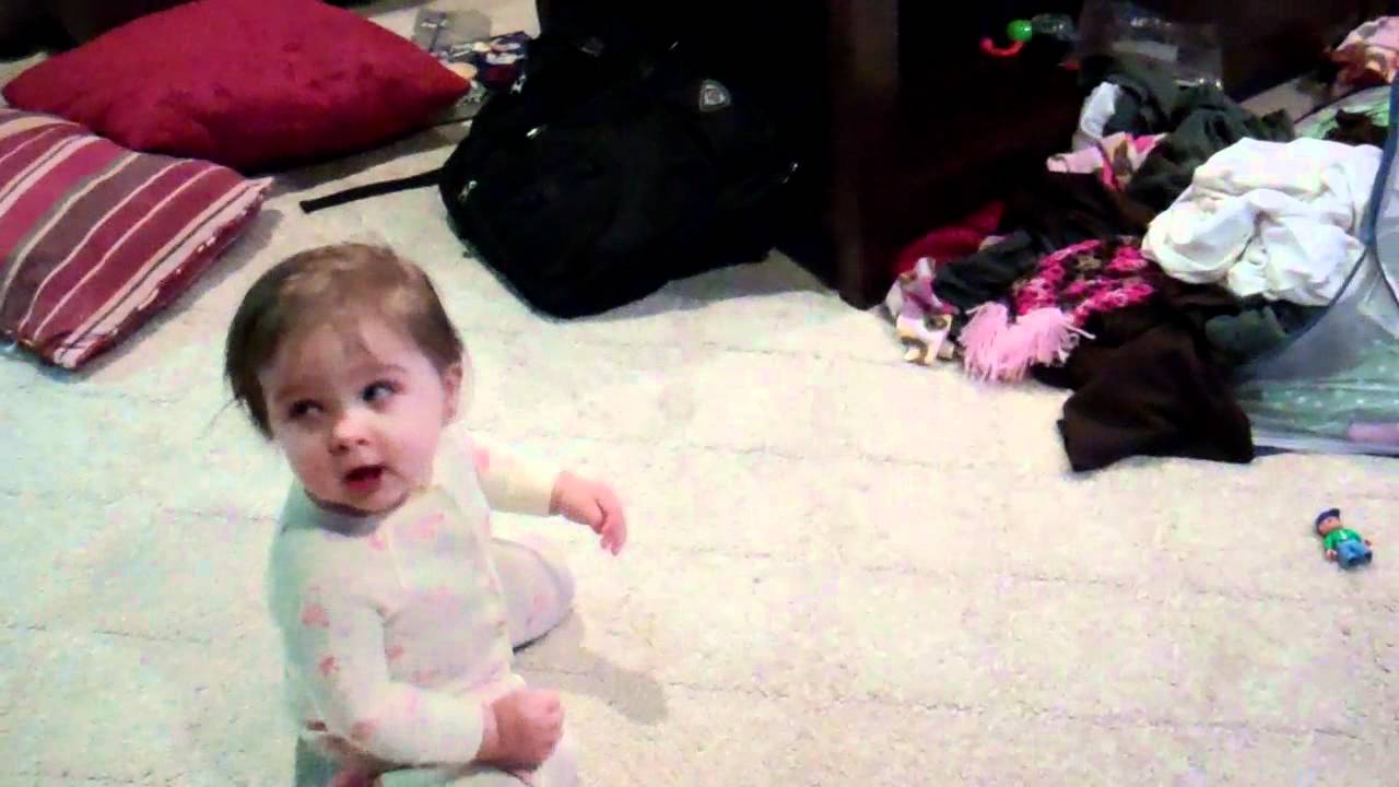 Saylor dancing to Backyardigans - YouTube