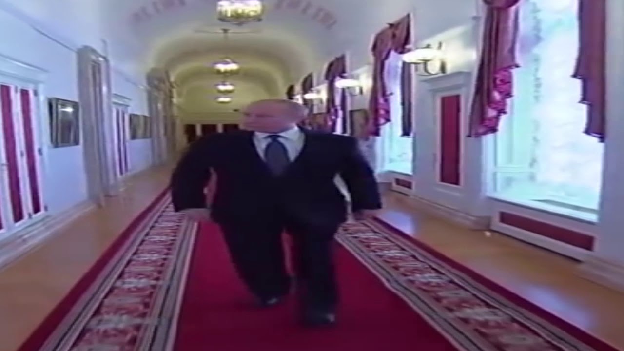 Putin walking but everytime he makes a step he gets wider - YouTube