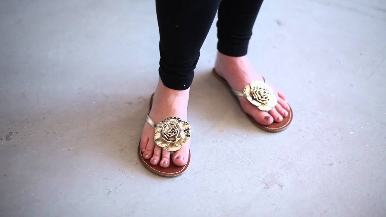 How to Buy Sandals for Extra Comfort : Maternity Fashion Tips - YouTube