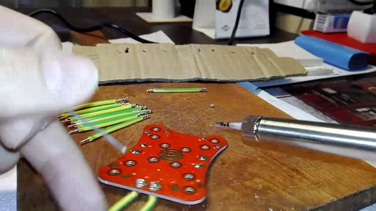 04. Dedra lutowanie kabli do płytki prądu. - YouTube