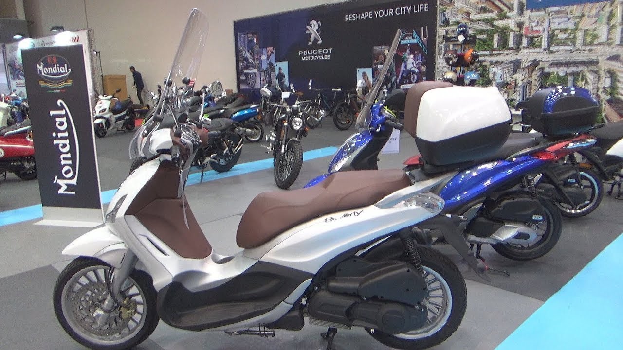 Piaggio Beverly 300 (2019) Exterior and Interior Walkaround - YouTube