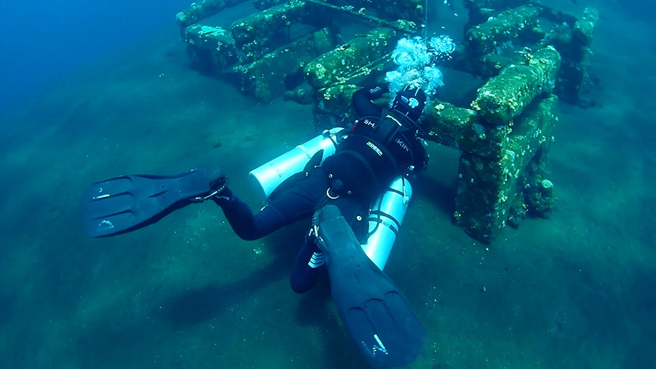 Technical diving skills- Tying off a DSMB - YouTube