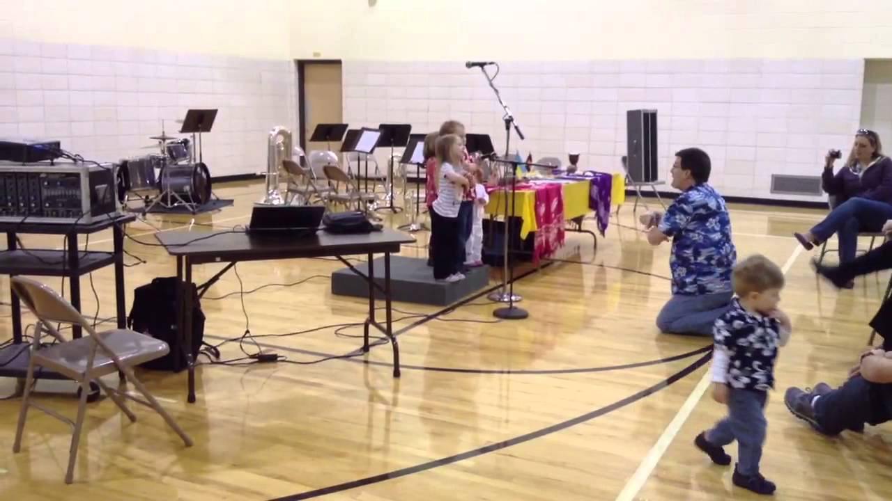 Isabella singing at church - YouTube