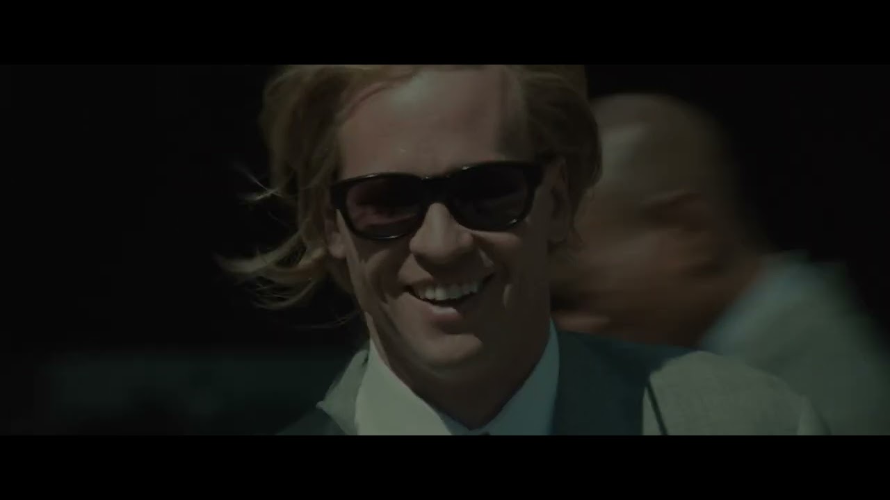 Heat (1995) - Bank Robbery and Shootout Scene - YouTube