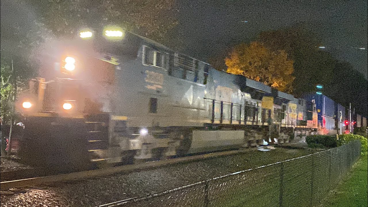 CSX 3239 leads a good size and fully loaded CSX I137!! 11-5-2024 - YouTube