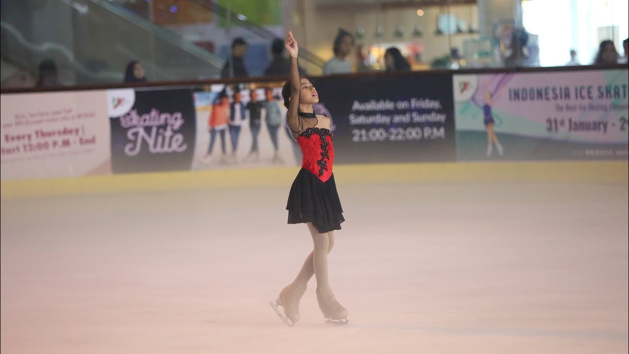 Nayfa Ikut Lomba Ice Skating Cover JENNIE - 'SOLO' - YouTube