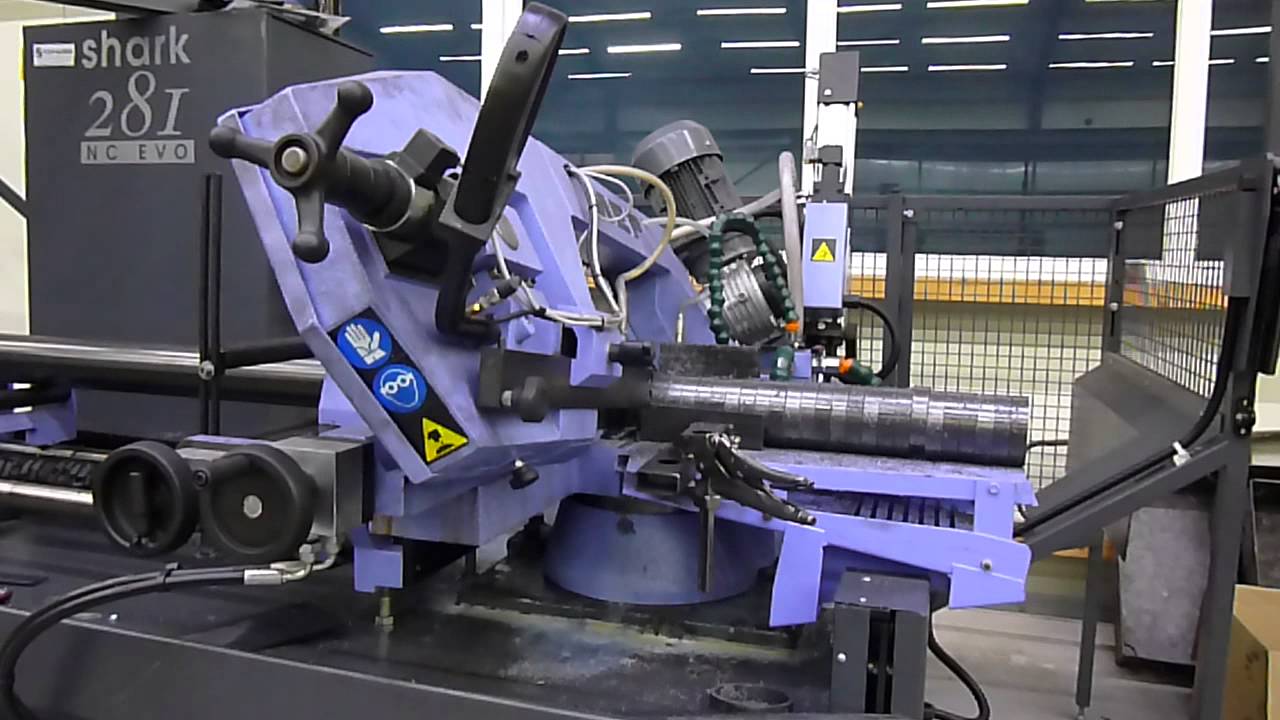 Automatische zaag machine - YouTube