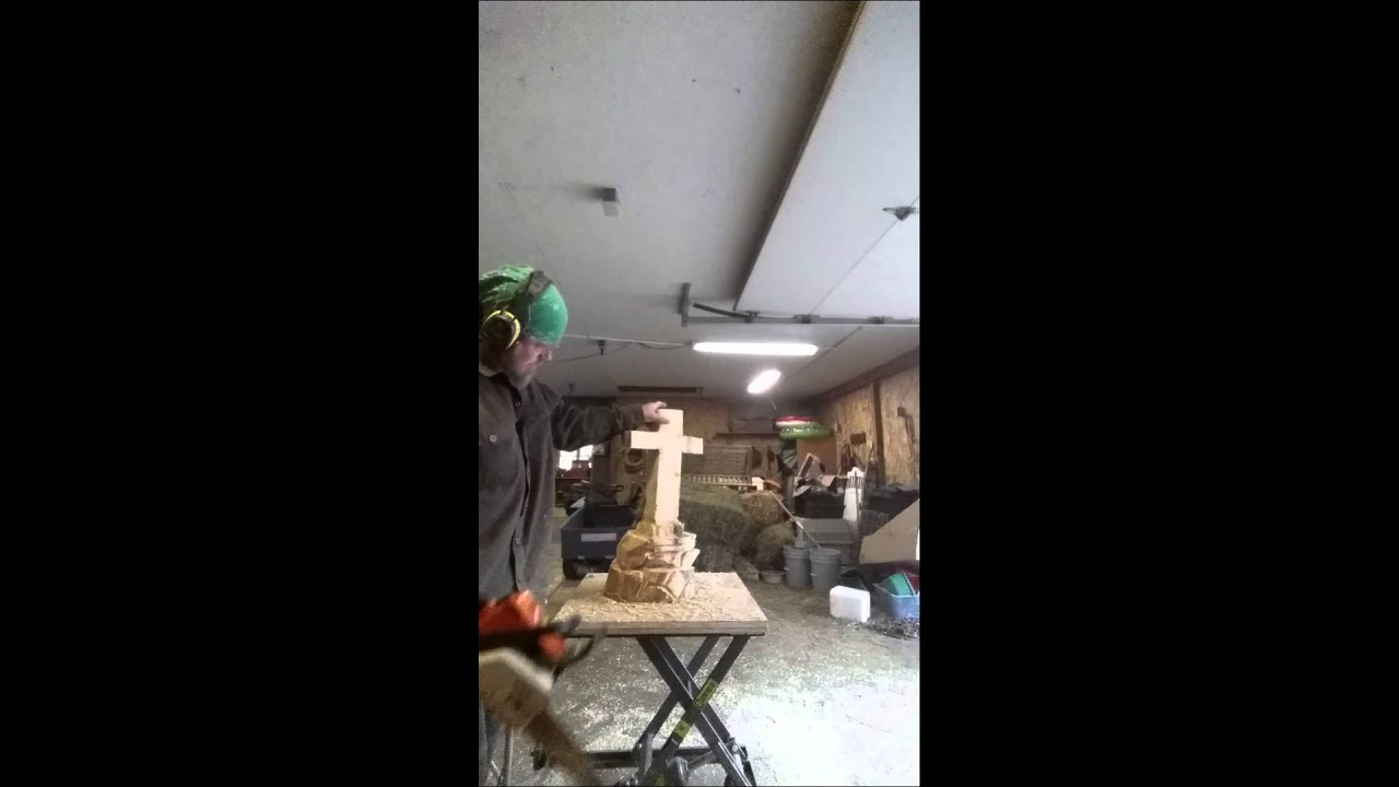 Chainsaw carving a cross p2 - YouTube